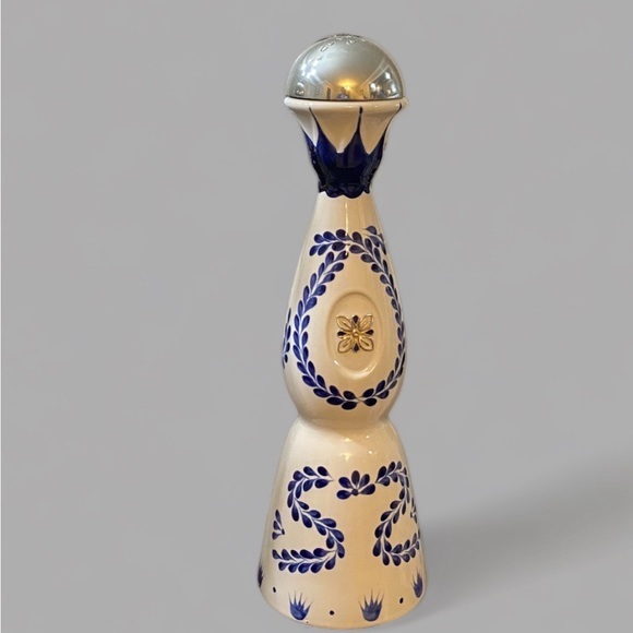 Clase azul | Other | Clase Azul Reposado Talaverahand Painted Decanter ...